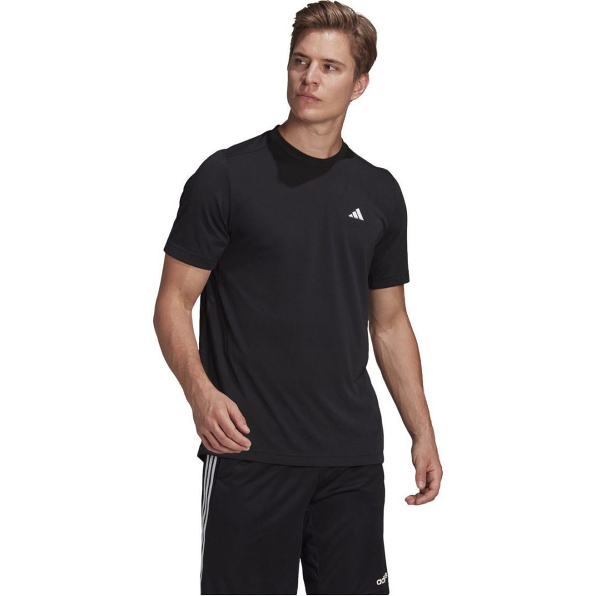 adidas | 成人 男子 AEROREADY DESIGNED TO MOVE FEELREADY SPORT T 裇 | 顏色 : 黑色 ...