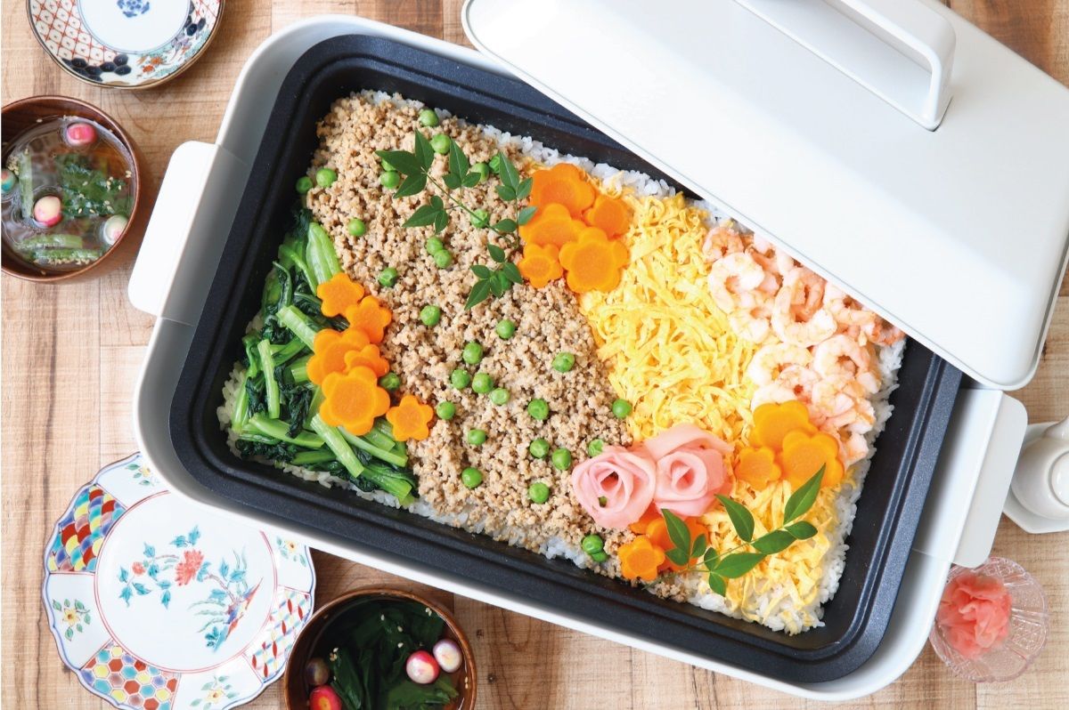 正負零 ±0 - Plus Minus Zero 正負零 XKH-E010 多功能料理鍋 [ 黑色 ] 適合4-6個人份 鬆餅、火鍋、炒麵、煎牛排皆可輕鬆料理｜EG Mall