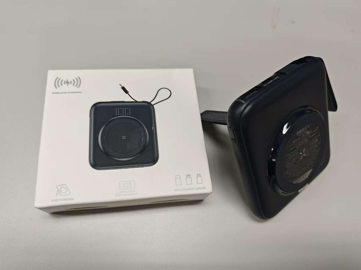 AGrade | (黑色、紫色隨機)Q12 10000mAh Super Power Bank 自帶4線+無線充+LED電量顯示移動電源(平行 ...